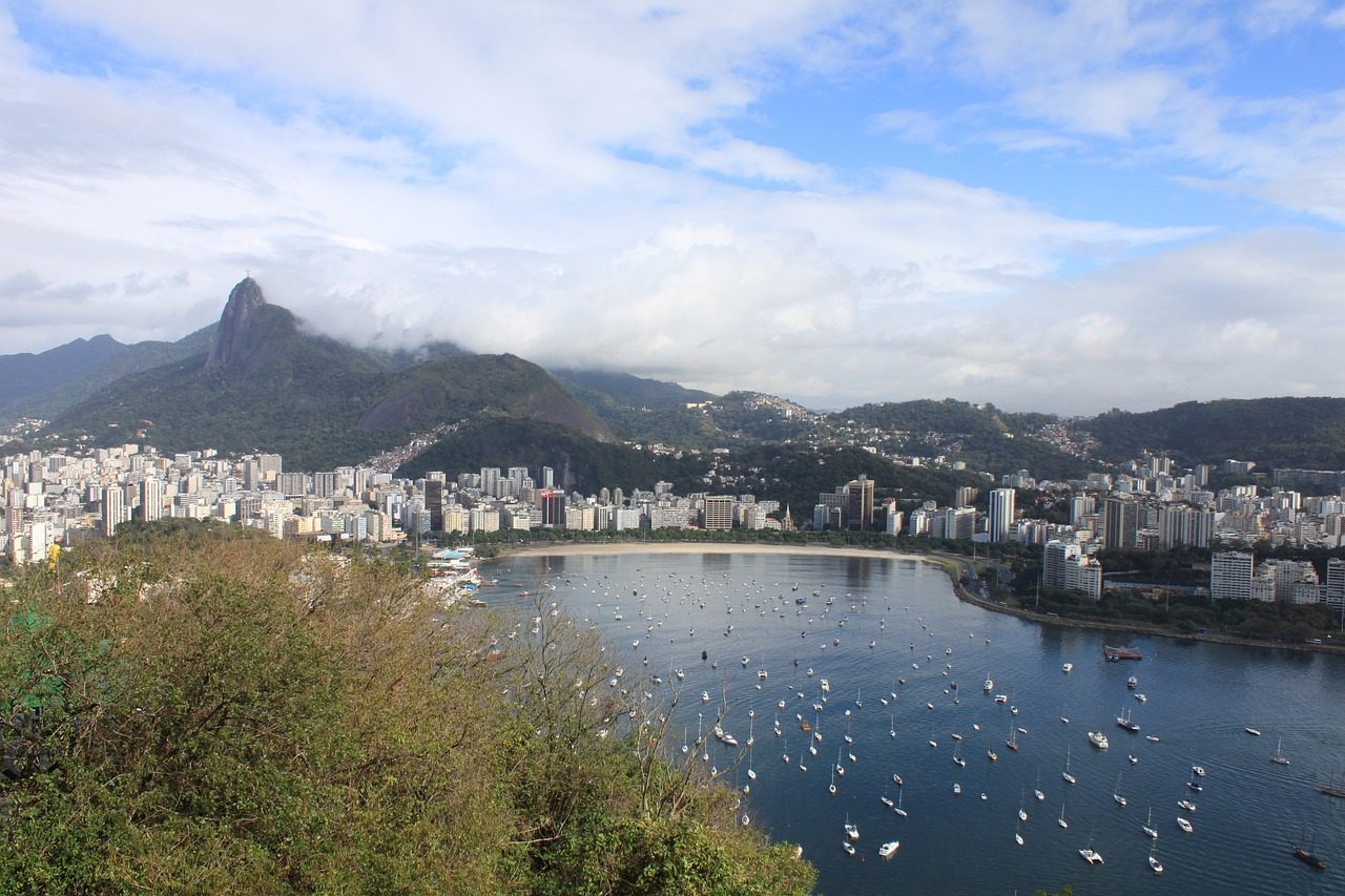 Explore Urca's Hidden Gems: From Forte da Urca to Praia Vermelha!